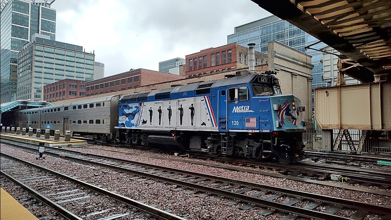 Metra F40PH-3 120 west at Chicago's Ogilvie Transportation Center on ...
