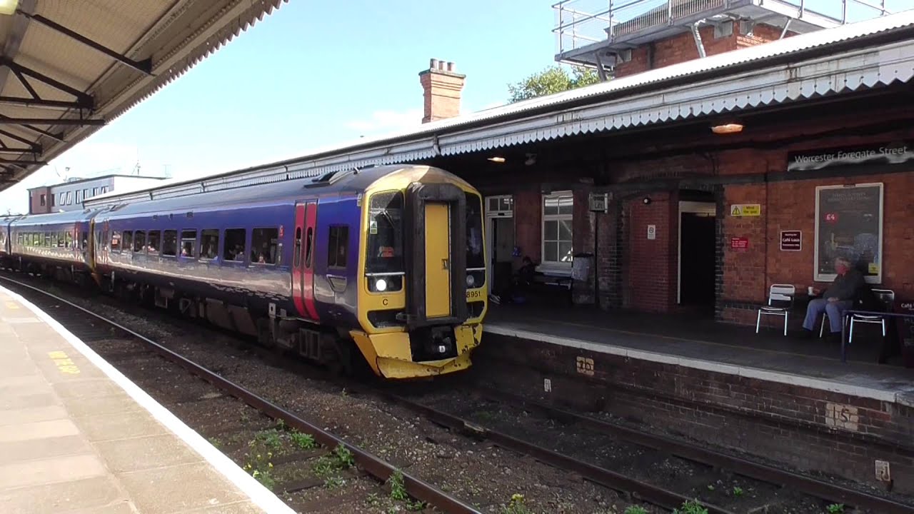 Worcester Foregate Street Railway Station - featuring SR Light Pacific ...