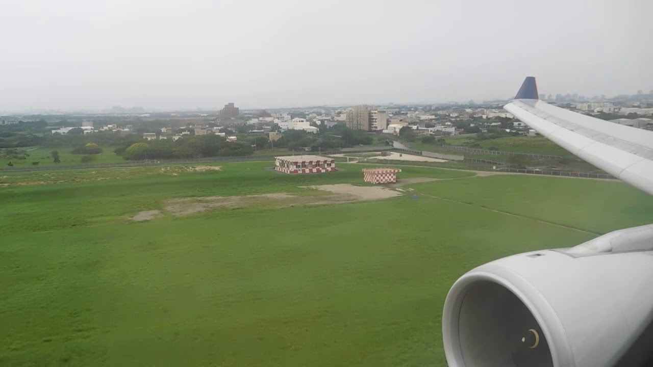 Singapore Airlines A330-300 SQ876 Landing in Taipei Taoyuan - YouTube