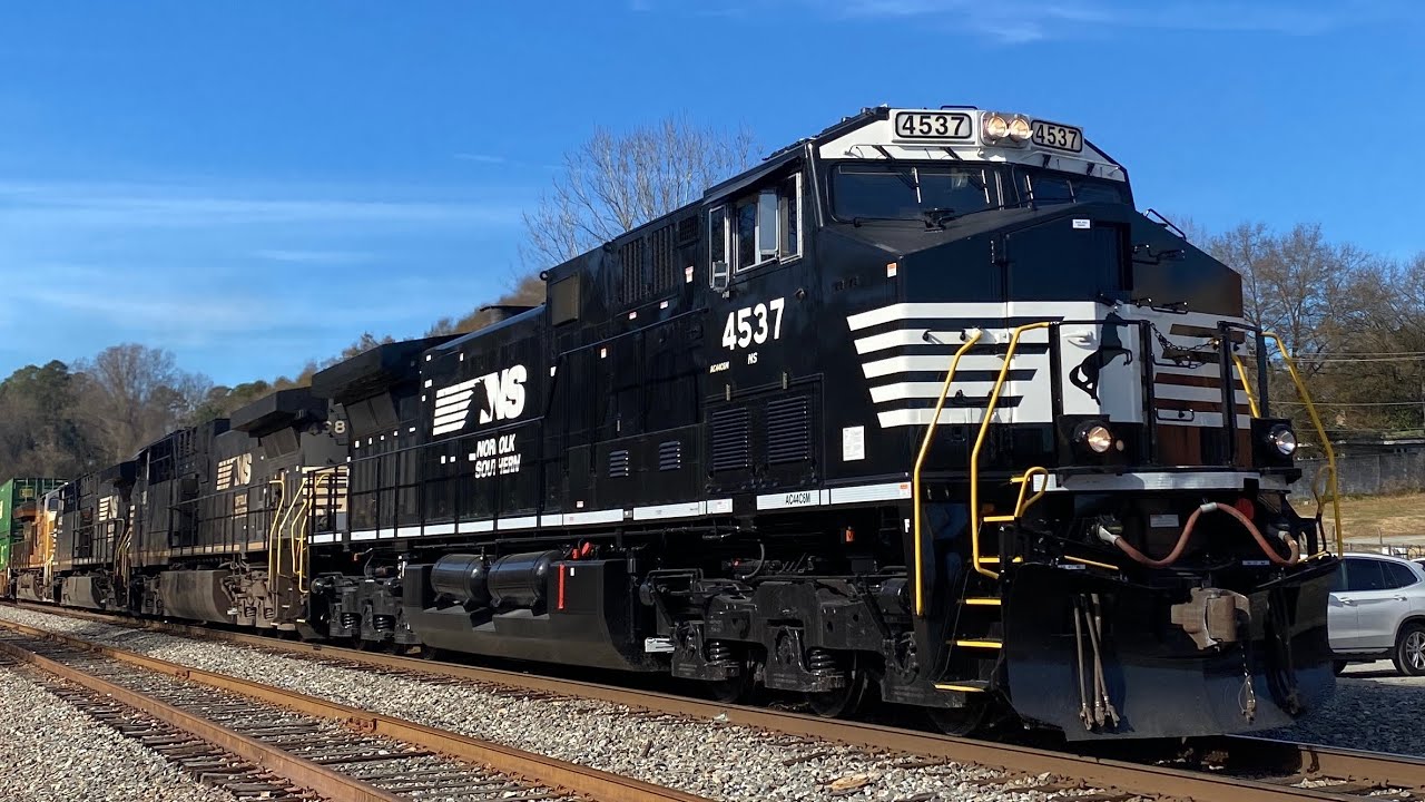 NS Stack Train 204 Heads Through Belmont NC with NS leader 4537 (12-15 ...