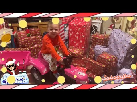 Christmas Day - Opening presents - YouTube