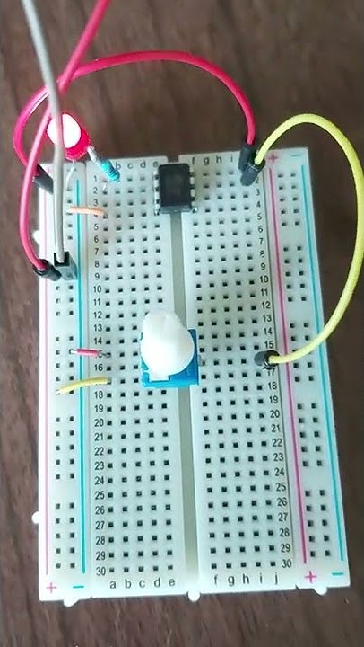 An ATtiny85 Simple Example - YouTube