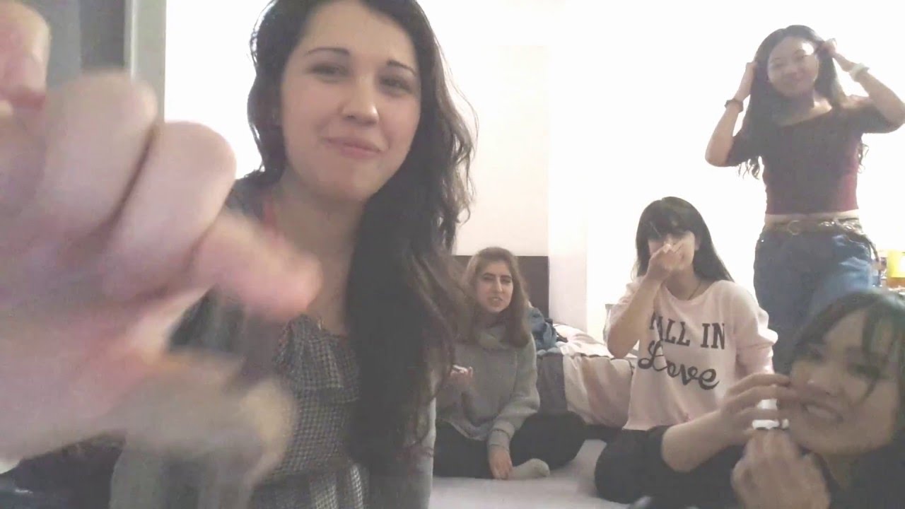 Paper kiss / Pepero game - YouTube