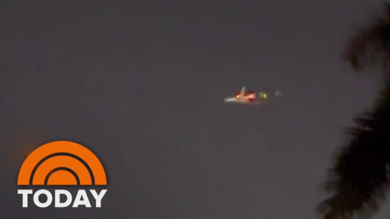 Flames seen shooting out of a plane, forcing emergency landing - YouTube