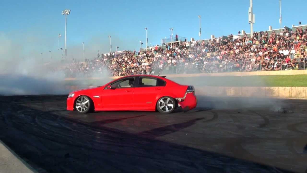 Burnout Masters 2012 - Red Commodore Sedan - YouTube