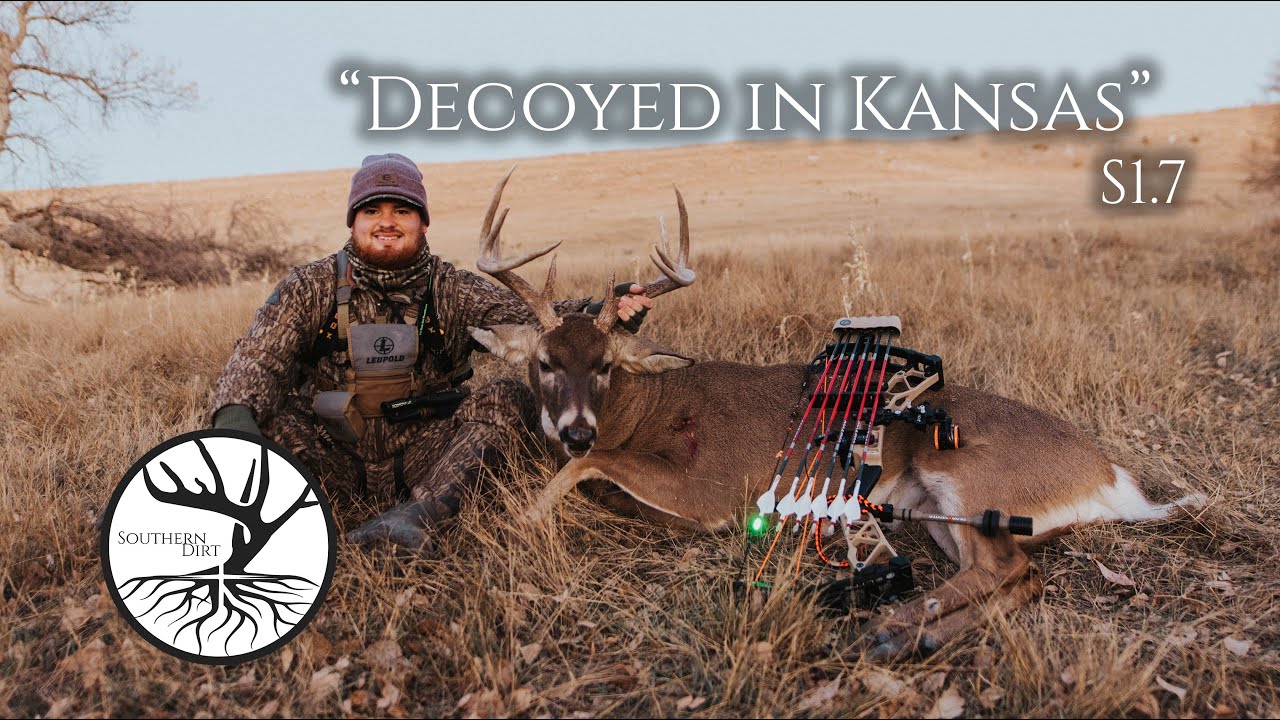 DECOYING A BUCK STRAIGHT TO THE TREE | KANSAS BOWHUNT - YouTube