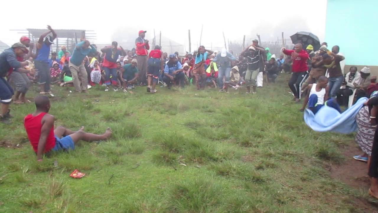 UMBANGWENI UMLAMLANKUNZI QHUDENI ZULU DANCE , INGOMA - YouTube