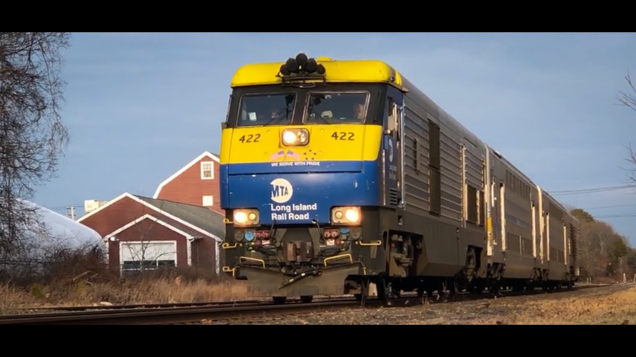 DE30AC 422 leads train 251 westbound at Calverton with DE30 418 ...