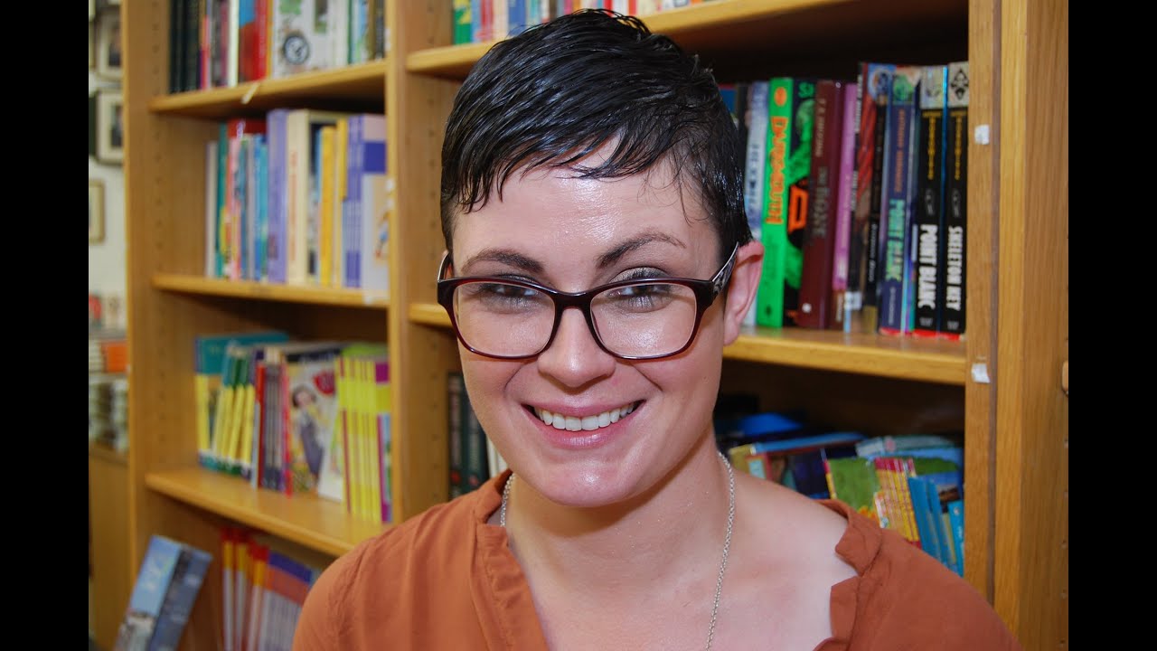 Emma-Jane Leeson reads Johnny Magory at Kennys Bookshop, 2016 - YouTube