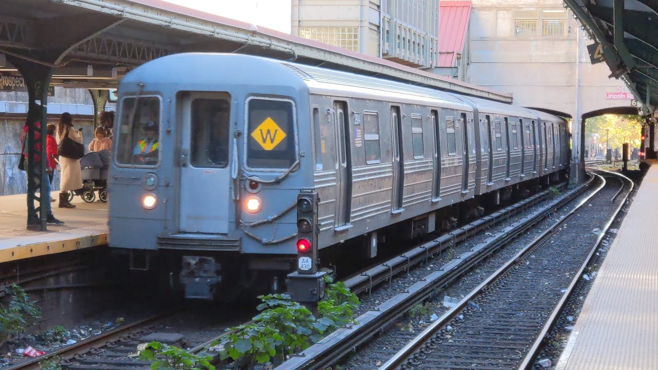 NYC Subway: 4 Car R68 W Train Transfer on the Q and N Lines - YouTube