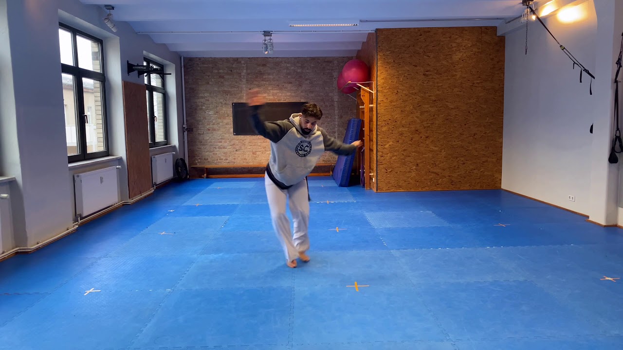 CAPOEIRA TUTORIAL GINGA Basic Movimentos!!! (German) - YouTube