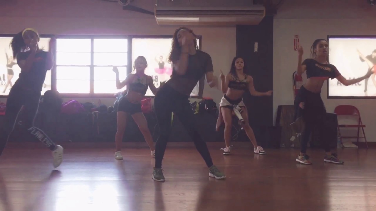 Dance UP Studio - Clase de Jazz Comercial con la Bailarina oficial de Daddy Yankee - YouTube