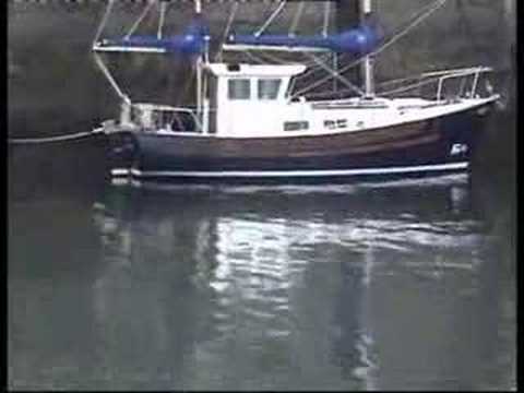 My Fisher 25' Ketch "Cathy.B" filmed using my Casio zx1080 - YouTube