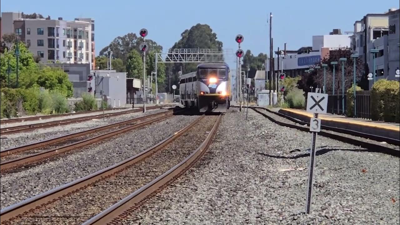 Amtrak CDTX #2007 F59PHI leading Late San Joaquin #711 at Emeryville Station #amtrak - YouTube