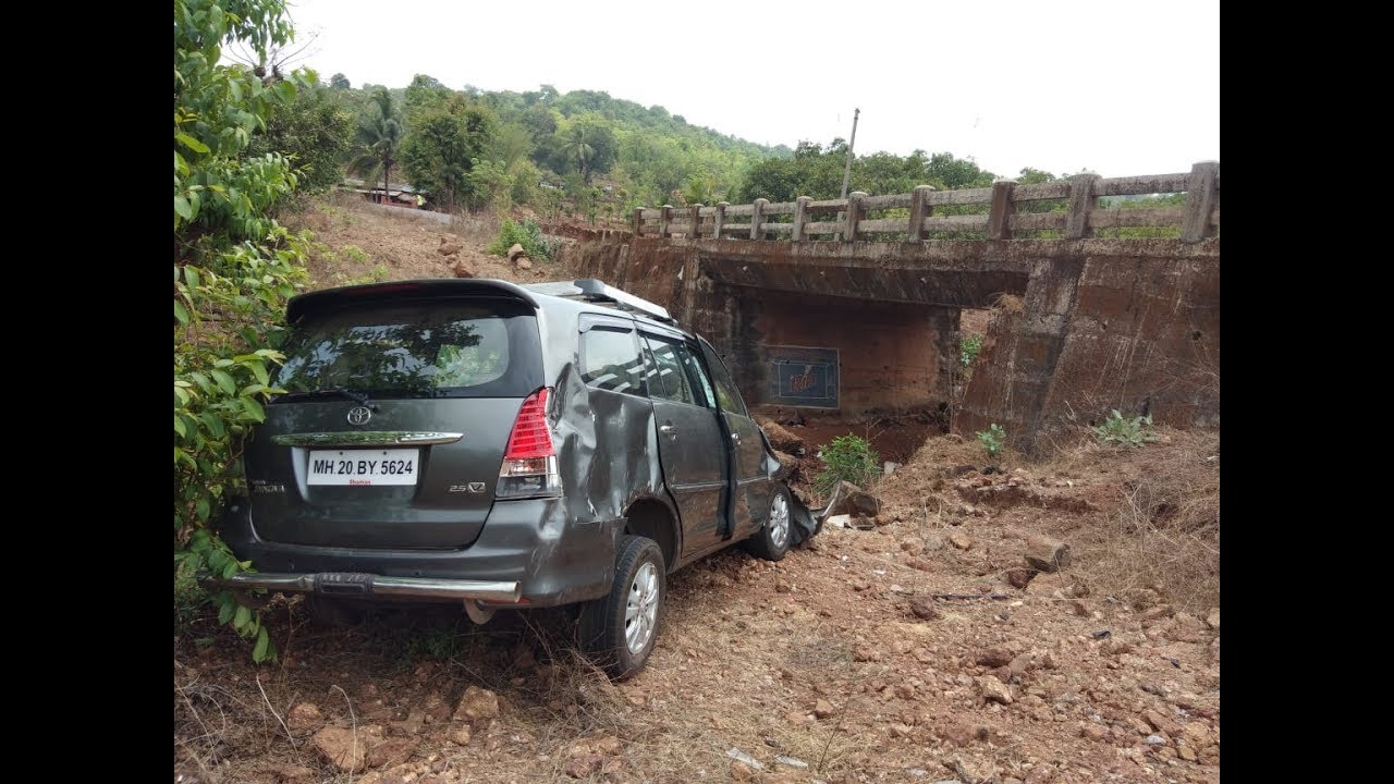 Toyota Innova Worst Accident on Mumbai Goa Highway...! - YouTube