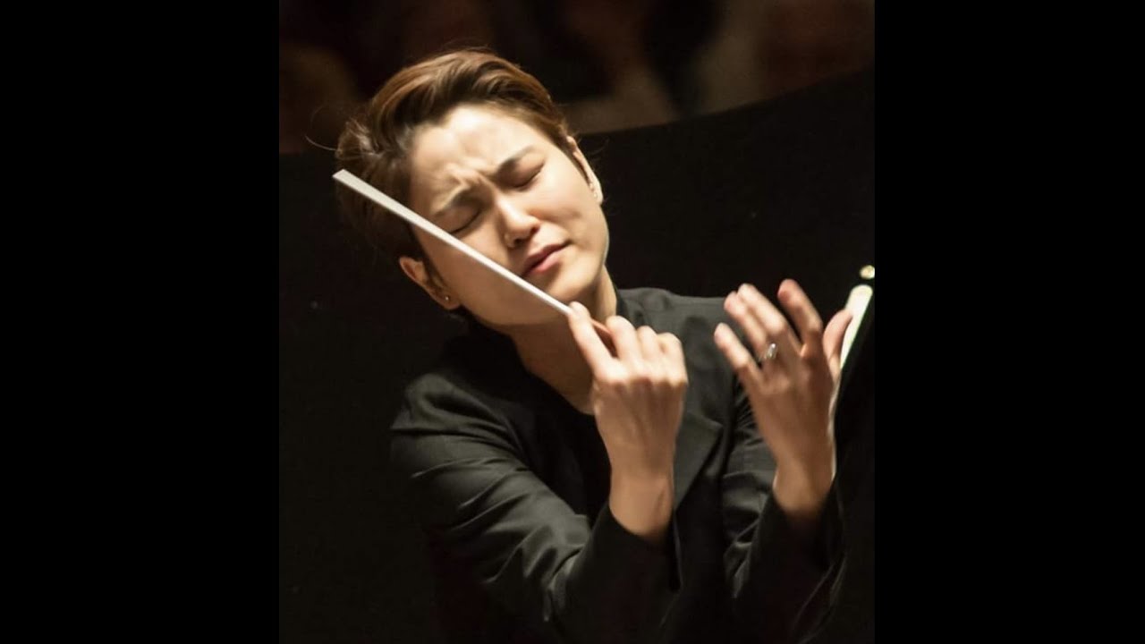 Han-Na Chang conducts Mahler Adagietto [audio] - YouTube