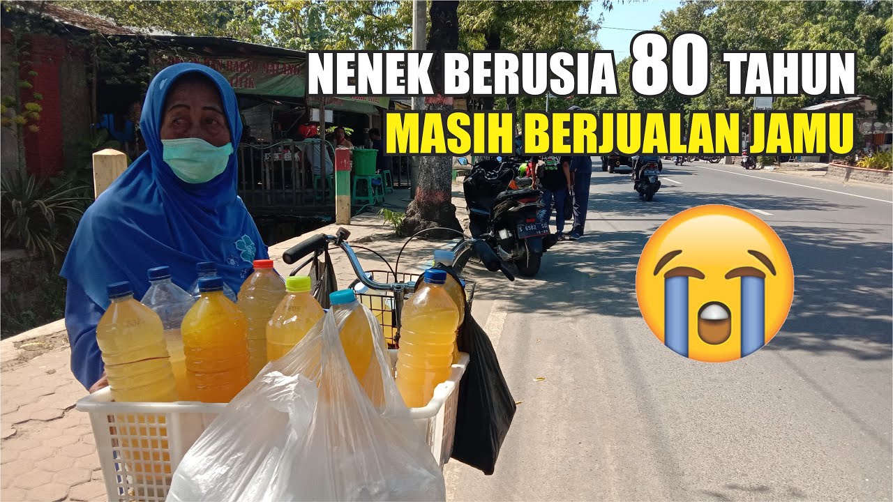 Usia 80 Tahun masih jualan jamu ?? || Nenek penjual jamu keliling ...