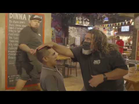 N3on Gets A Lapdance From A Fat Guy