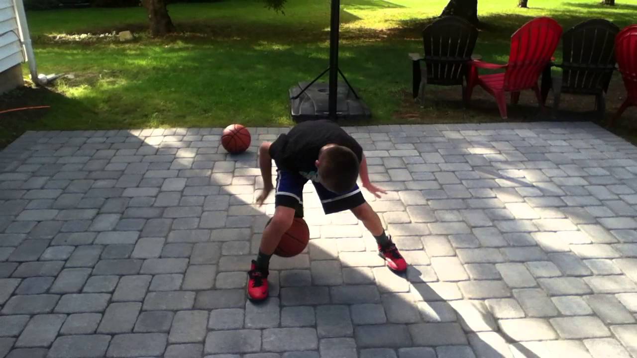 Basketball spider dribble - YouTube