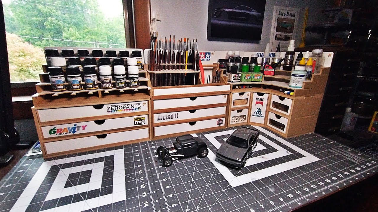 work bench tour for model building - YouTube
