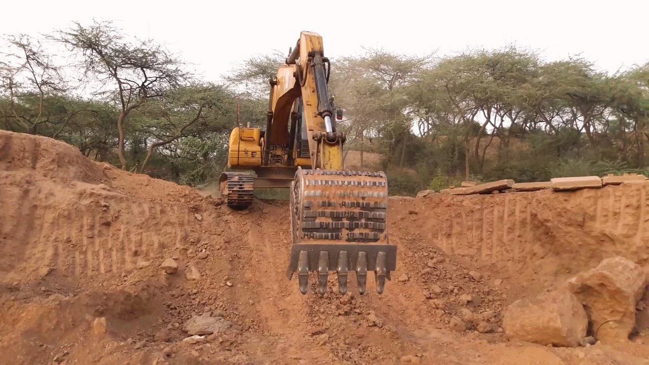 Super Stunt Cat Poclain Machine Coming Down To Mud in Amazing Style ...
