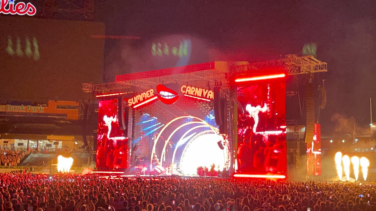 Pink - Just Like Fire/Heartbreaker - YouTube