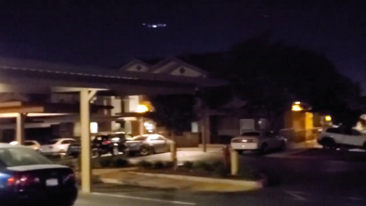 INCREDIBLE FOOTAGE OF A HUGE UFO/UAP HOVERING OVER MENIFEE CALIFORNIA ...