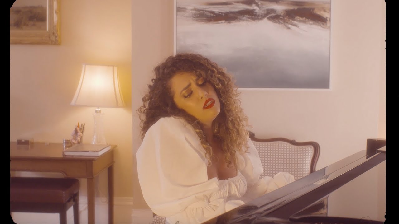 Eloise Viola - Love It or Leave It (Stripped Performance Video) - YouTube