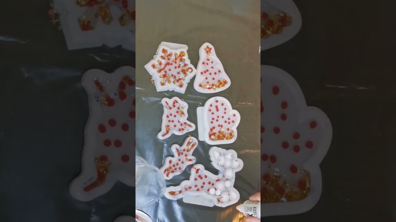 Make Epoxy Resin Christmas Toys / DIY - YouTube