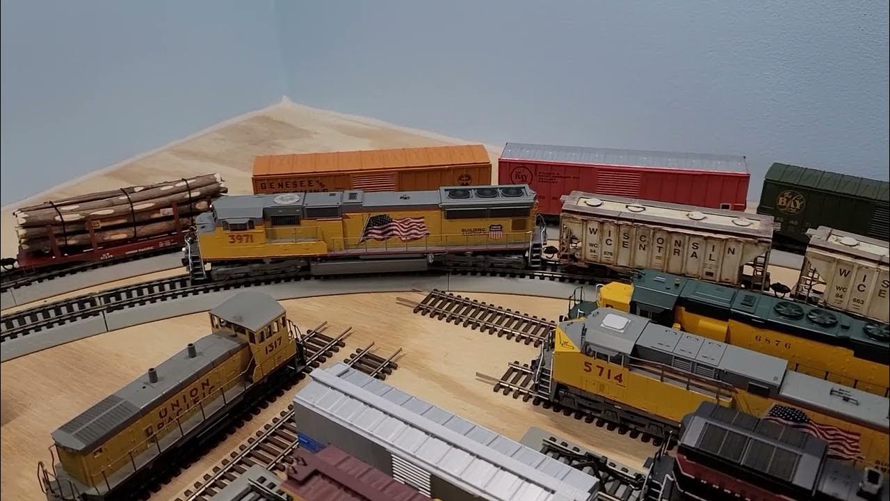 Athearn Genesis ATHG69563 EMD SD70M Union Pacific UP 3971 DCC & Tsunami2 Sound LED - YouTube