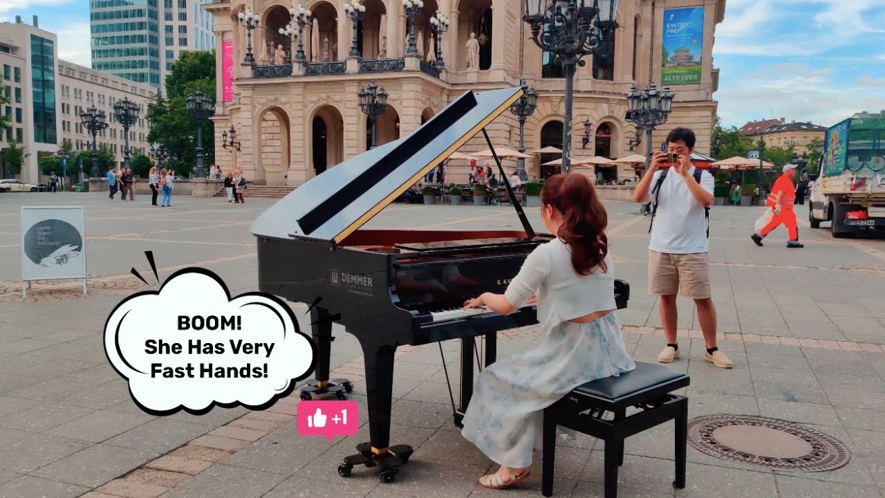 Very Fast Hands On Street Piano! WOW! - YouTube