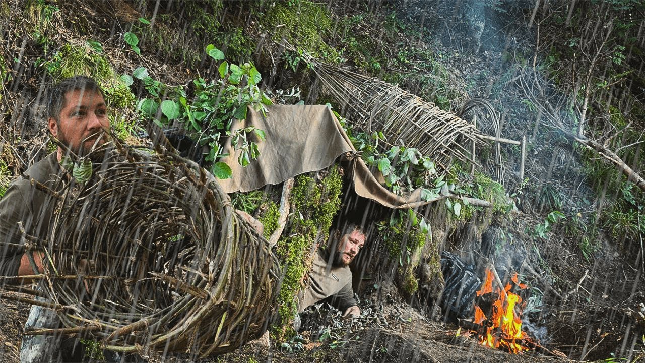 PRIMITIVE FISH TRAP. REAL SURVIVAL IN THE WILD ENVIRONMENT. HOW TO GET ...