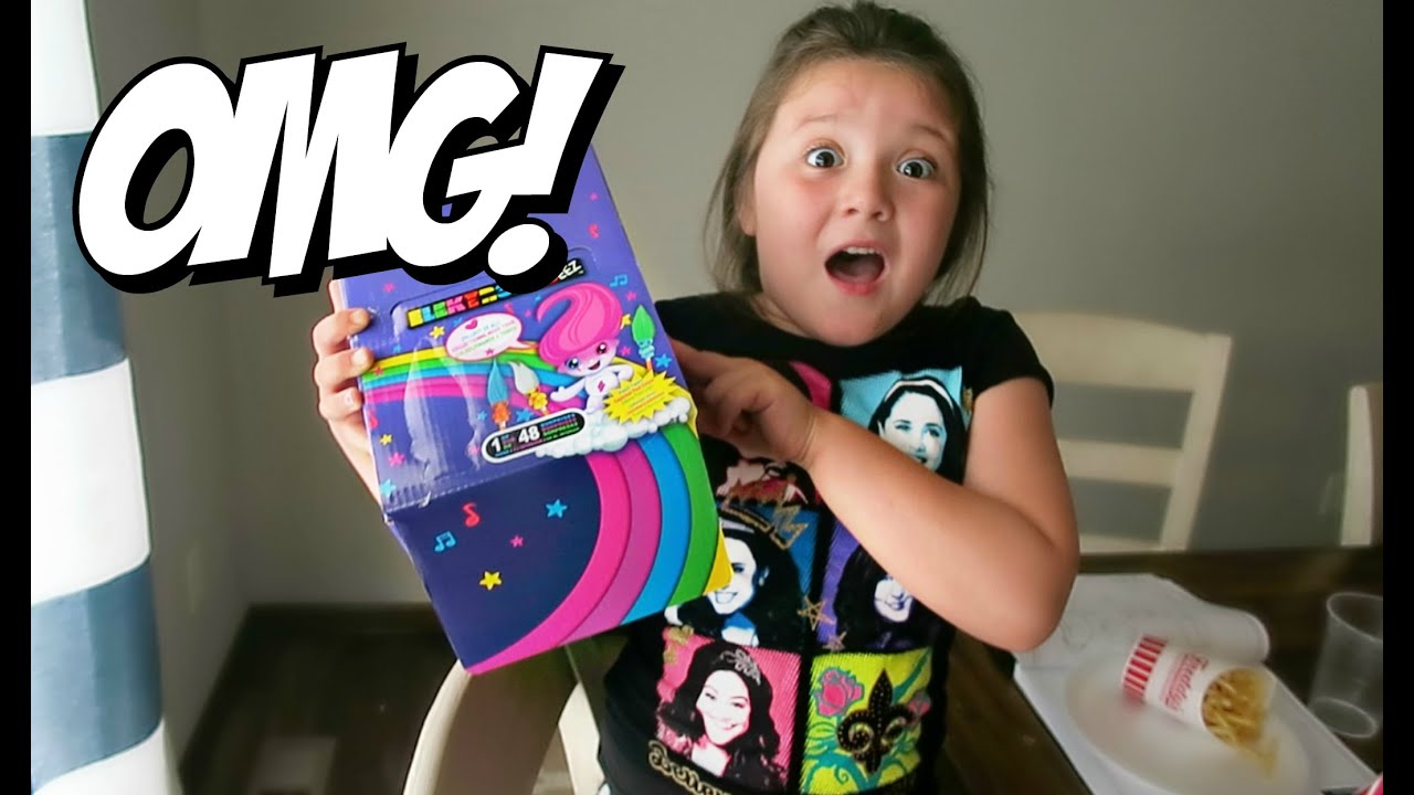 Surprise New Blind Bag Delivery! Daisys Toy Vlog - YouTube