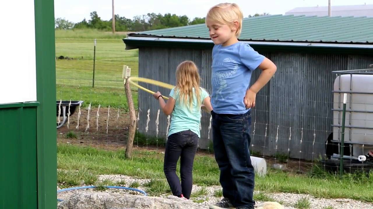 OFF GRID HOMESTEADING FAMILY, 3 GENERATIONS - YouTube