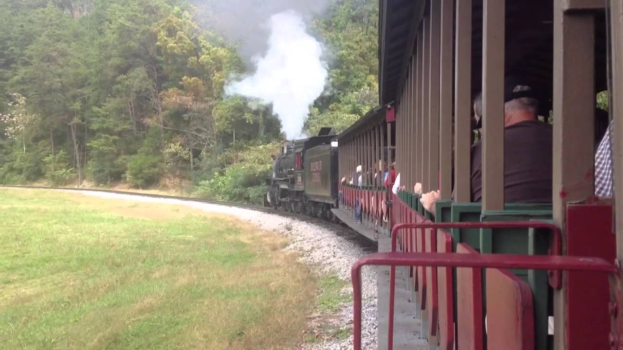 Engine 192 Dollywood Express Whistle Blowin - YouTube
