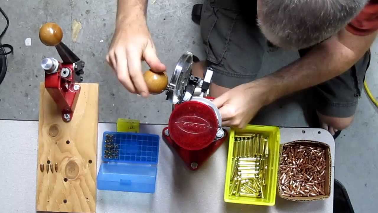 Reloading .223 on Lee 4 Hole Turret Press - YouTube