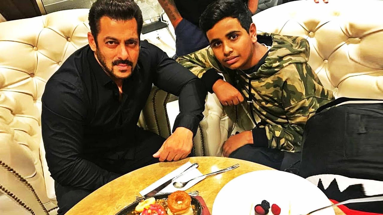 (Video) Salman Khan Cutting Cake With Dubai Richest Kid Rashed Belhasa ...