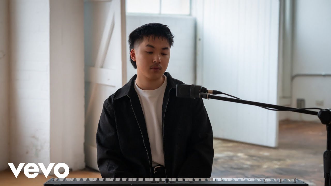 Keenan Te - Favorite Lesson (Live Performance) - YouTube Music