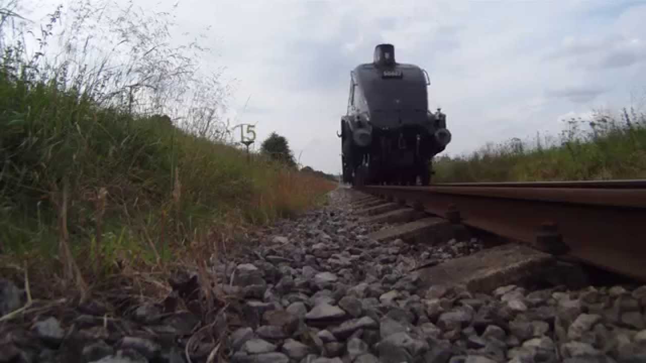 Fabulous shot of the A4 Steam Engine "Sir Nigel Gresley" - YouTube