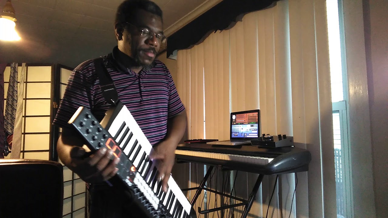 Bass Keytar: Soloing: over "Cleva" on my homemade Keytar! - YouTube