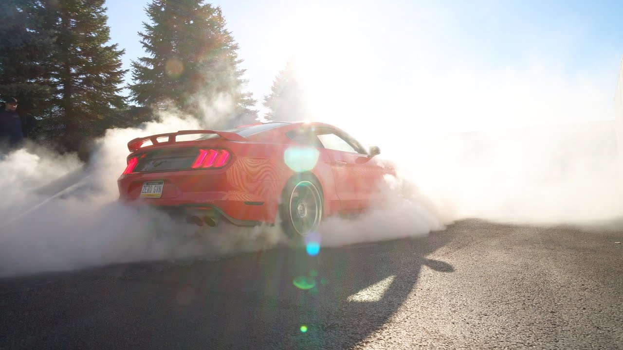 Huge 2018 Mustang Burnout on Black Friday! - YouTube
