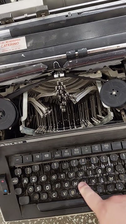 masina de scris vintage - YouTube