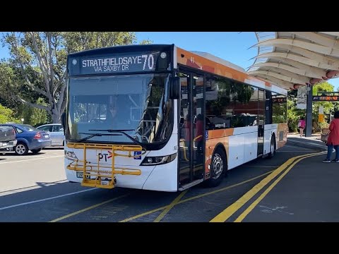 Buses at Bendigo station - YouTube