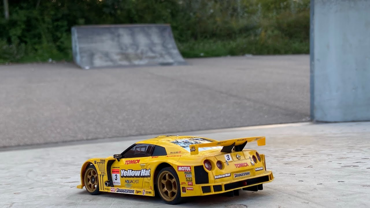 Kyosho Mini-Z in Skatepark - AWESOME RC 1/28 Scale Outdoor Action - YouTube