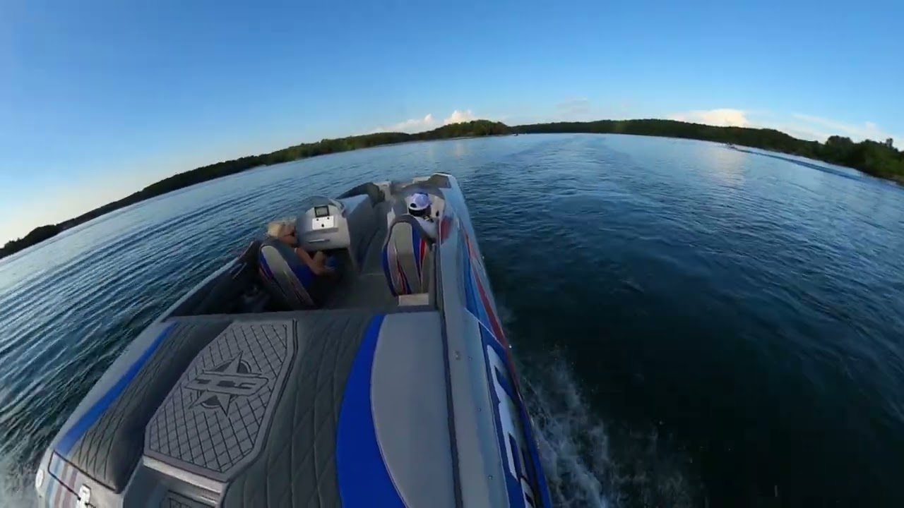Rental boat in the S-turns pulling a tube veers wrong direction. - YouTube