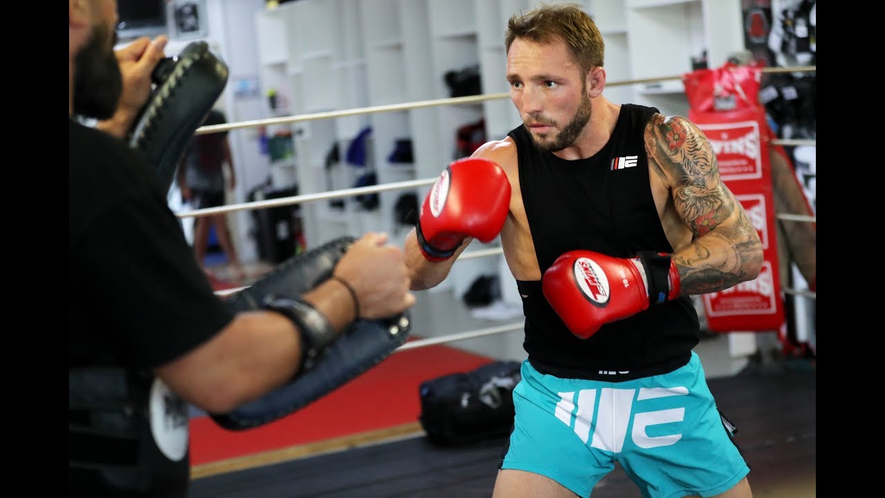 Pro Fighter Brad "Quake" Riddell Comeback Fight - YouTube