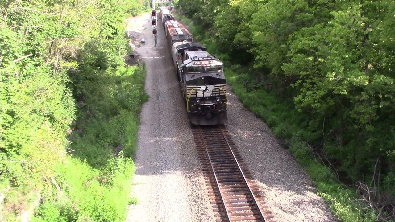 Trainspotting: NS #4560 leads NS 178 through Kings Mountain, KY - YouTube