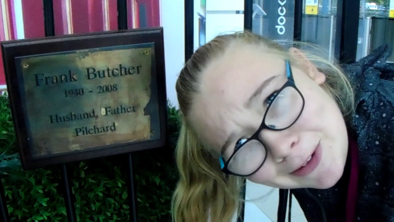 Frank Butchers plaque Tribute to Pat Butcher (in a cup) - YouTube