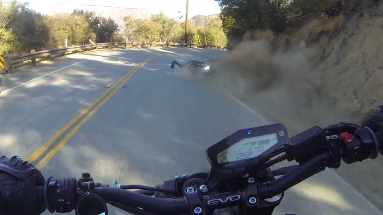 Yamaha R6 crash - YouTube