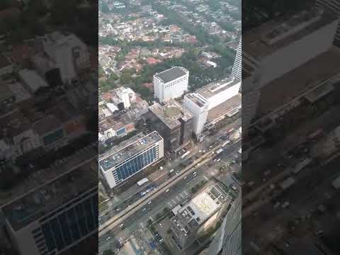 diatas gedung twin tower indinesia 1  300 m dari permuka an tanah